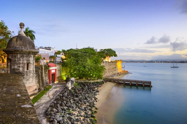 18 passport-free countries for Americans