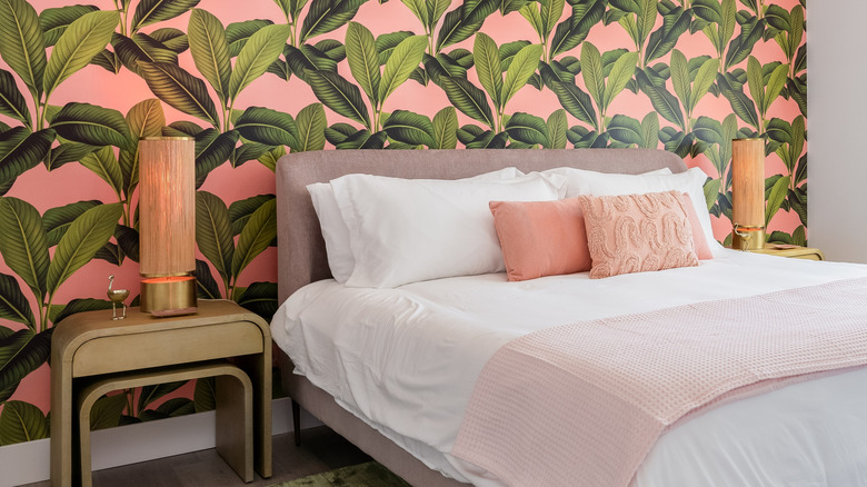 The Easiest Hack For Cleaning Wallpaper Is Hiding In Your Kitchen