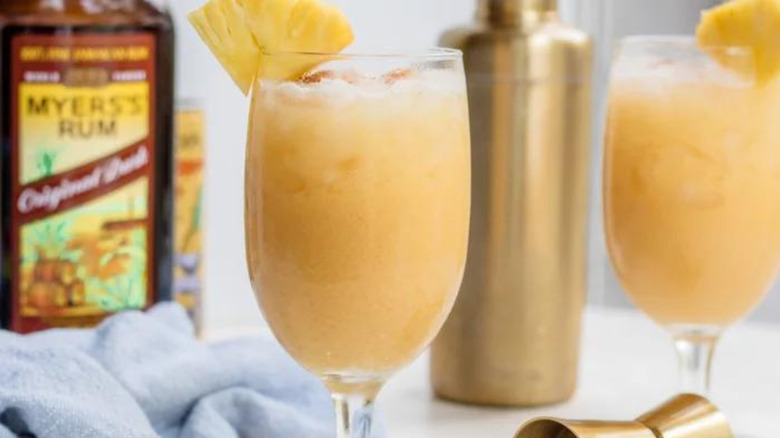 Brunch Cocktails: 33 Tasty Drink Recipes To Make At Home