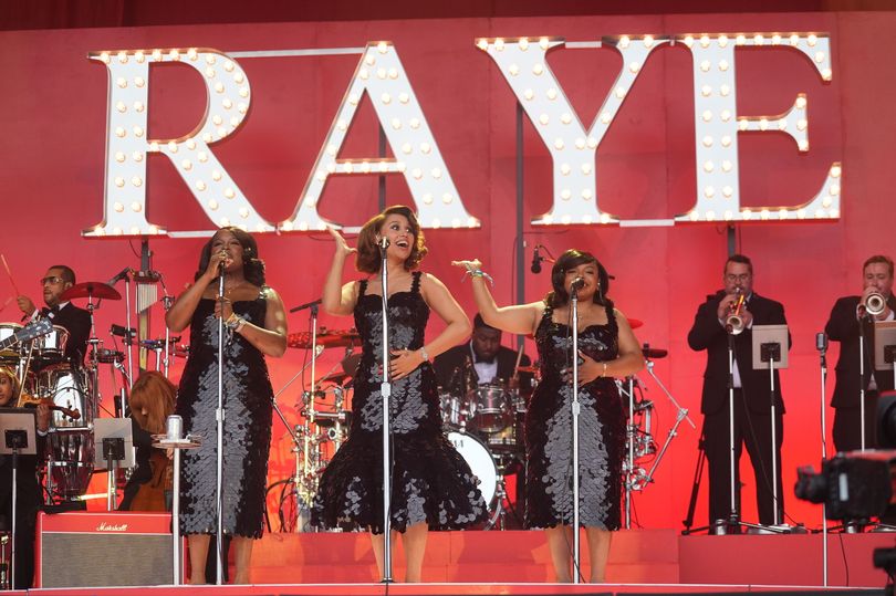 RAYE showered with love by Glastonbury fans as singer fights back tears ...
