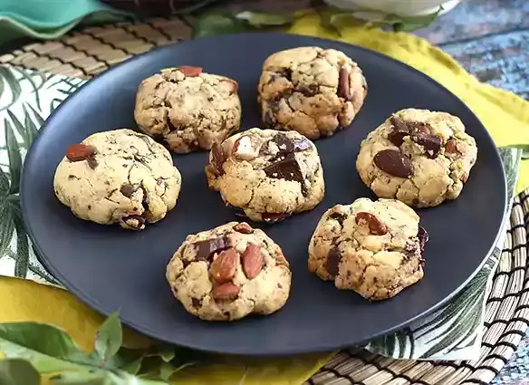 Cookies au chocolat, cacahuètes et amandes