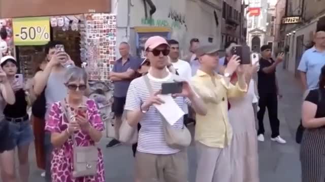 Protests erupt in Venice against Jeff Bezos wedding bonanza