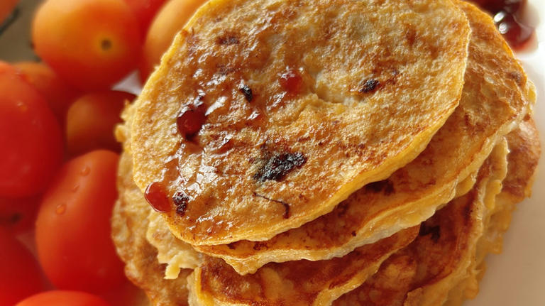 This Easy Formula For Hearty Oatmeal Pancakes Uses Only 3 Ingredients