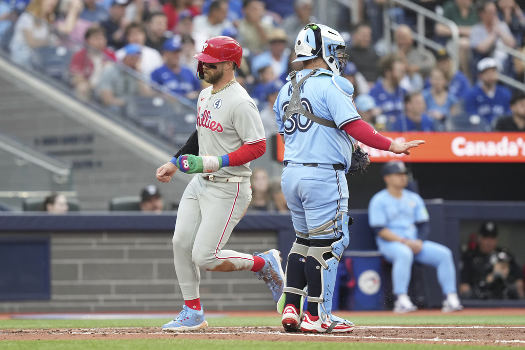 Phillies slugger Bryce Harper faces live pitching as he nears return ...