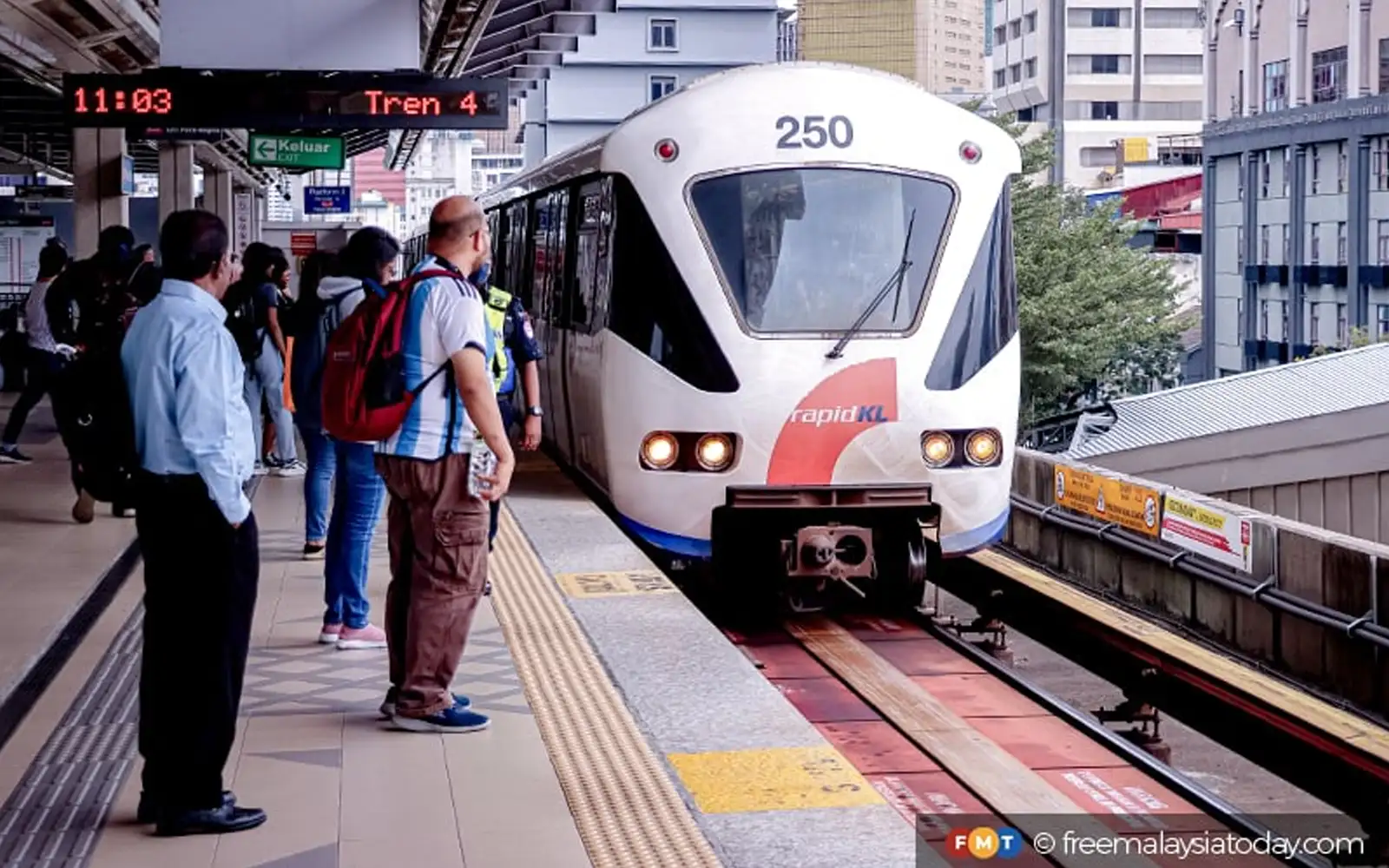 Technical issues disrupt Kelana Jaya LRT line
