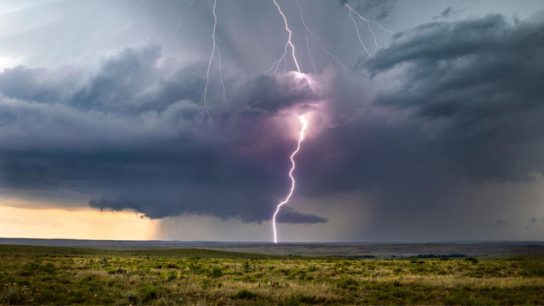 Stay aware: scattered storms expected on the Prairies on Sunday