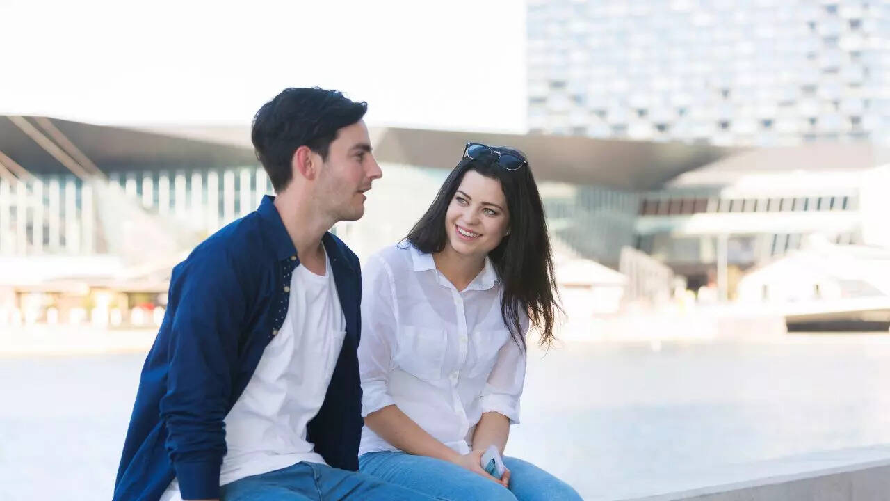7 subtle red flags that reveal commitment issues