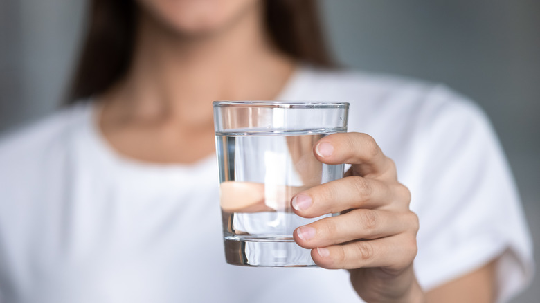 7 Things You Should Drink Before Bed And 7 To Avoid