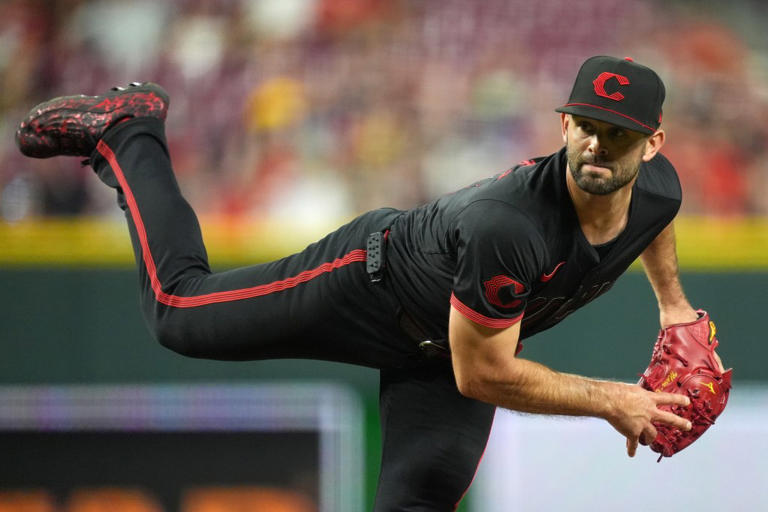 Reds’ Nick Martinez was fighting ‘demons’ early in no-hit bid that fell ...