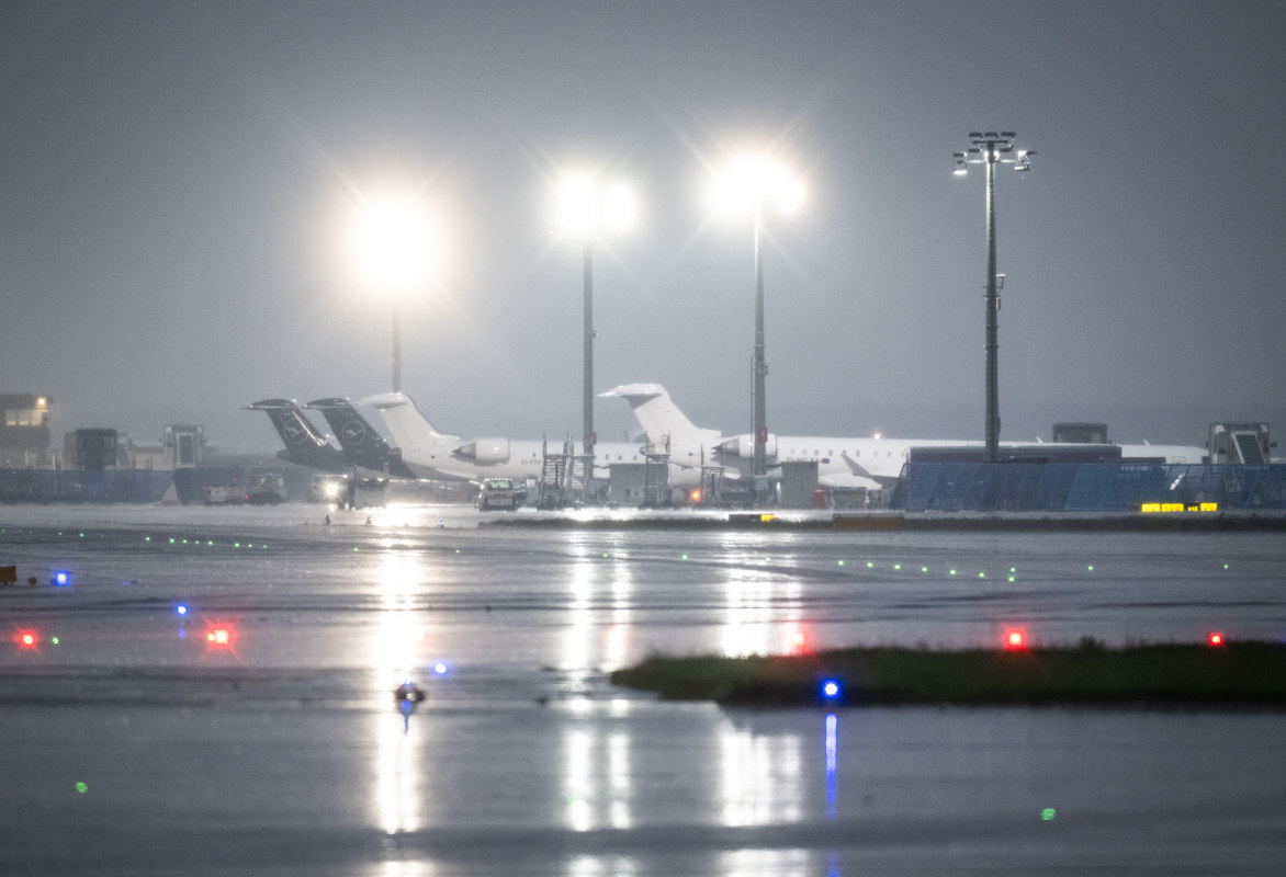 Two NFL teams experienced major plane issues in Week 16