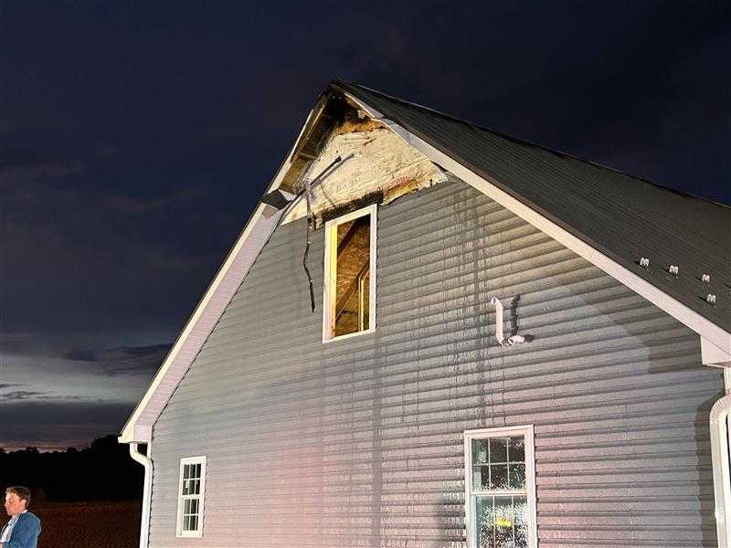 Lightning strikes roof of home, catching it on fire in Ephrata
