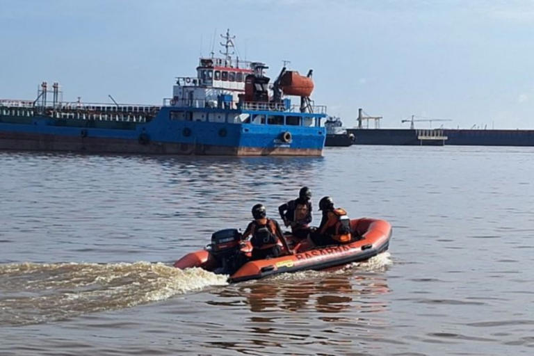 Kapal Klotok Tenggelam Setelah Tersenggol Tugboat di Sungai Mahakam, 1 Orang Hilang