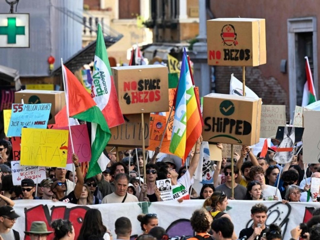 Hundreds protest against Jeff Bezos in Venice