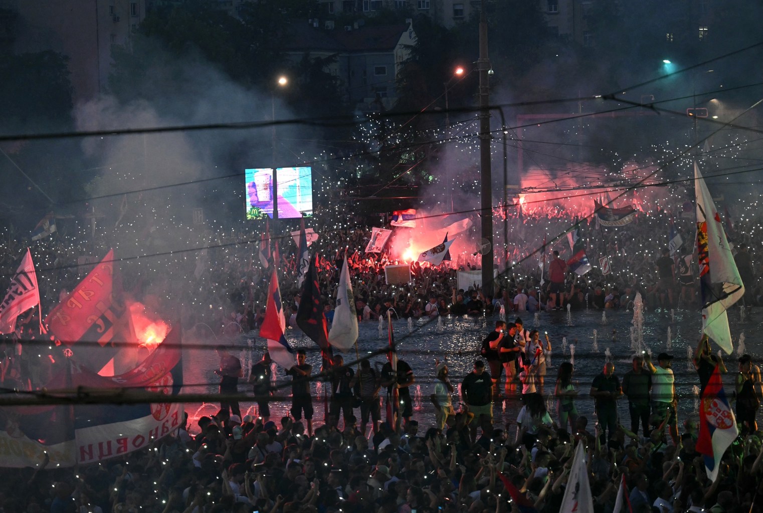 Gorąco na Bałkanach. Masowe protesty w Belgradzie, policja użyła siły