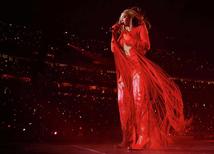 Concert review: Beyoncé brings 'Cowboy Carter' to Houston for a sweet ...