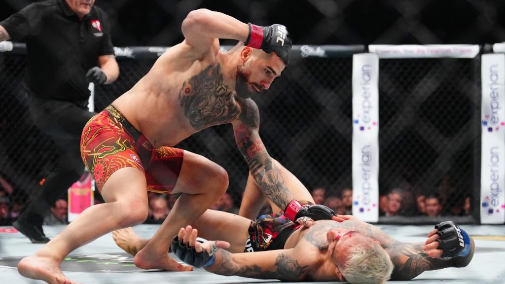 Ilia Topuria met KO Charles Oliveira au 1er round... tous les résultats ...