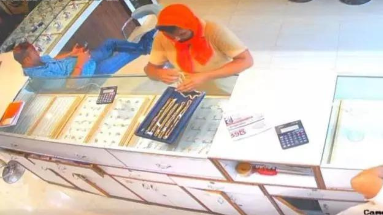 Political war of words: BJP youth neta held in Odisha for jewellery ...