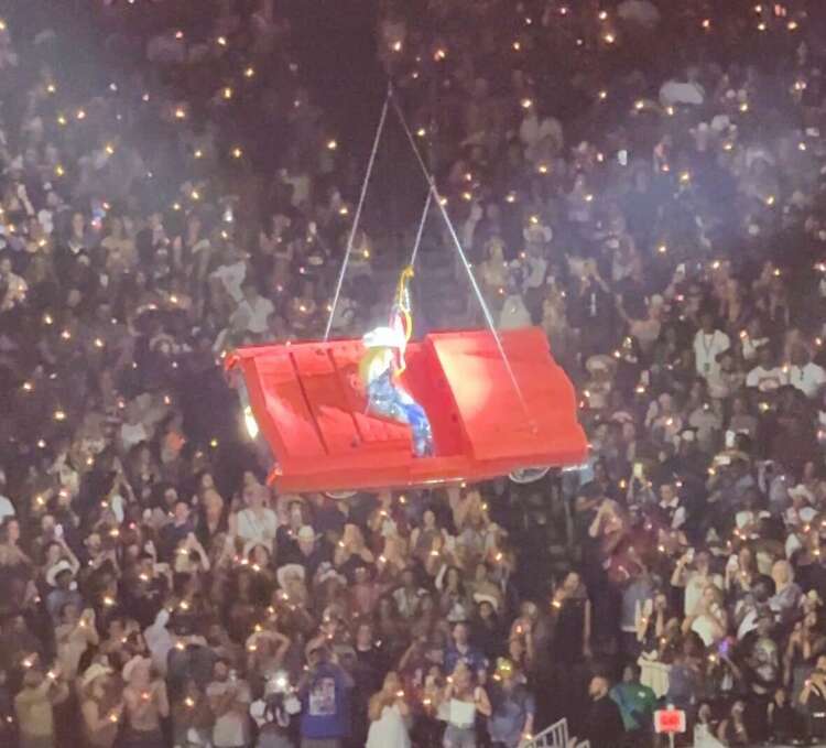 Beyoncé's Houston 'Cowboy Carter' concert pauses when the star gets ...