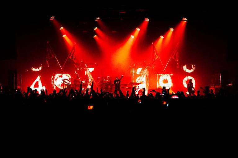 What time The Prodigy is playing Glastonbury Other Stage tonight ...
