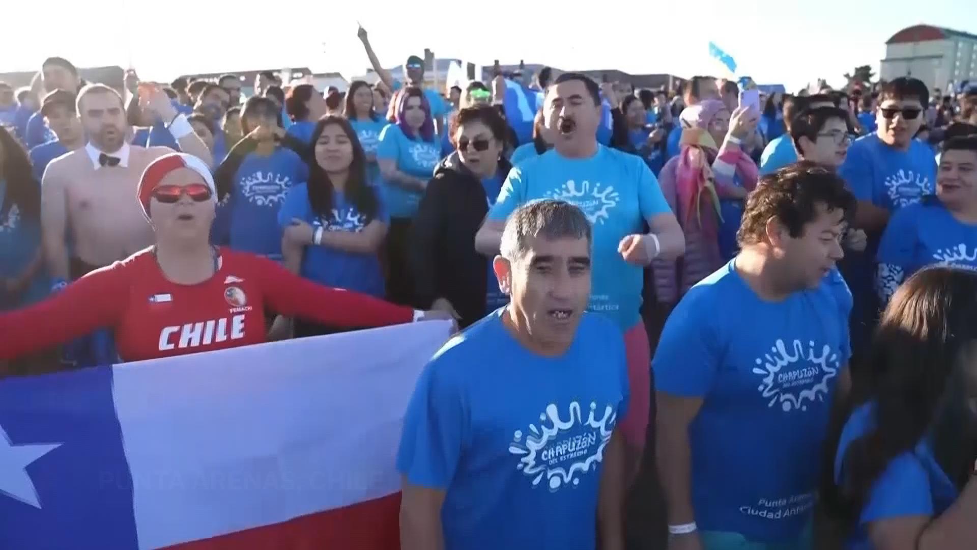 Thousands take the plunge and dive into Chile's cold waters