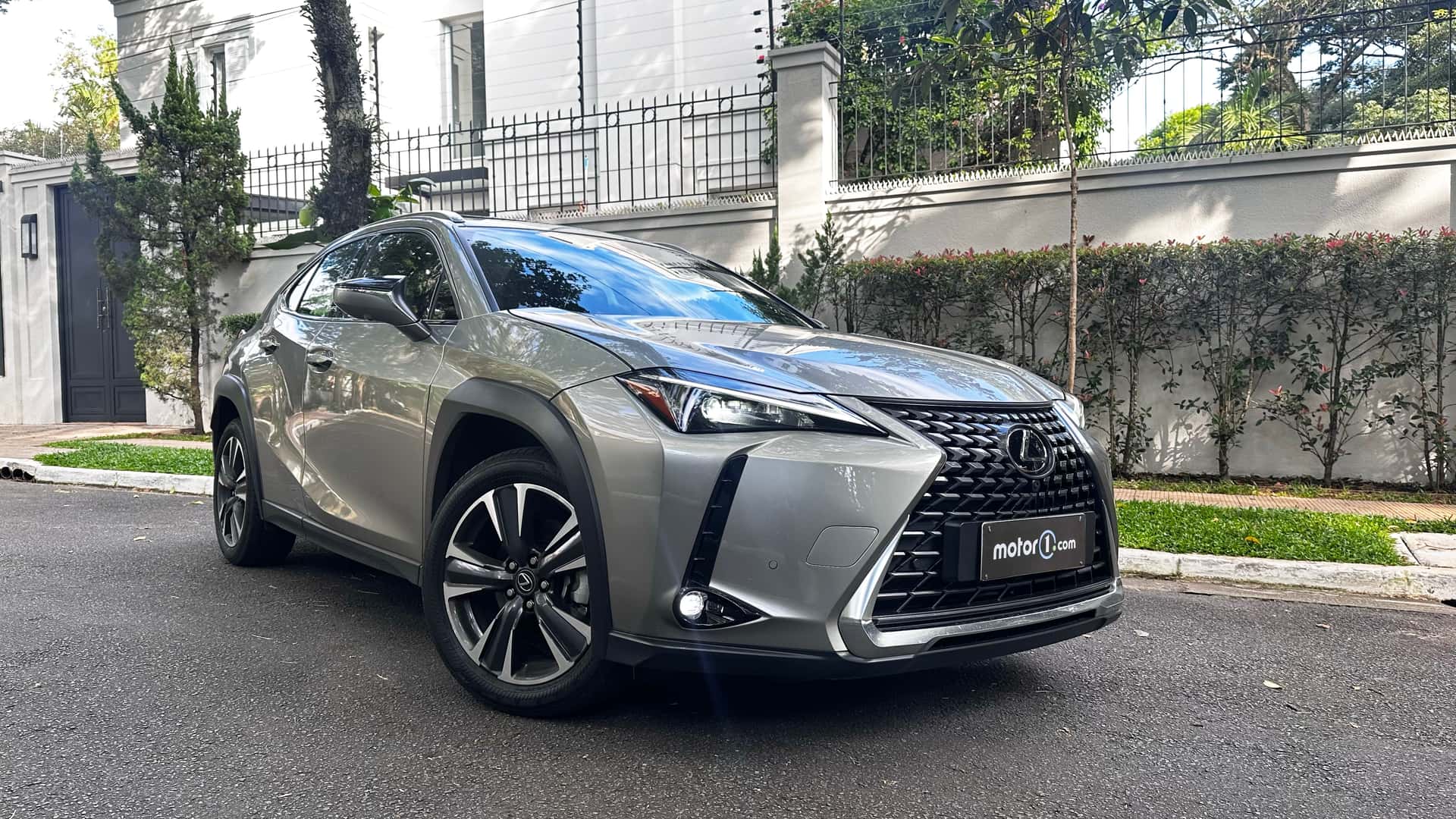 Avaliação: Lexus UX300h 2025 une eficiência, luxo e exclusividade