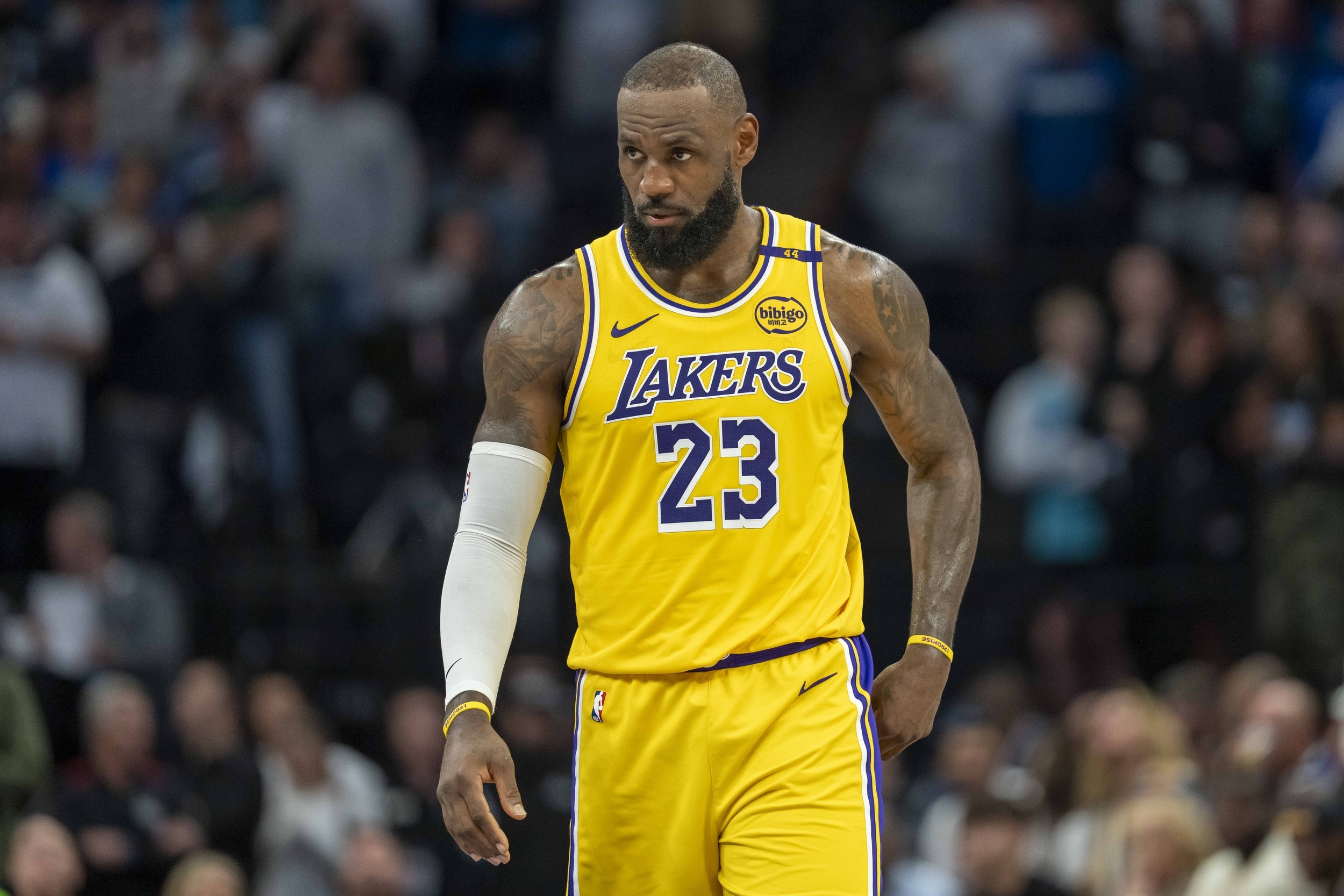 LeBron James exercises 2025-26 player option