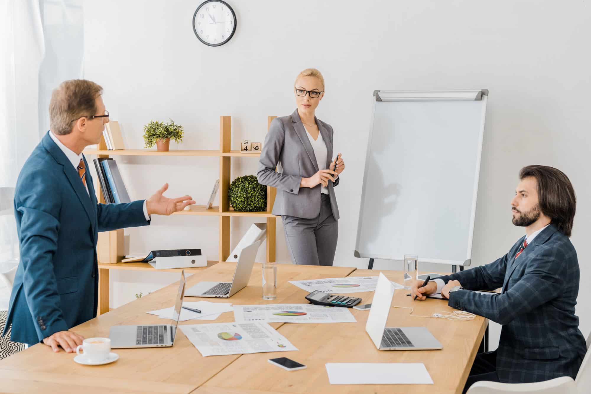 15 social traits that push people away
