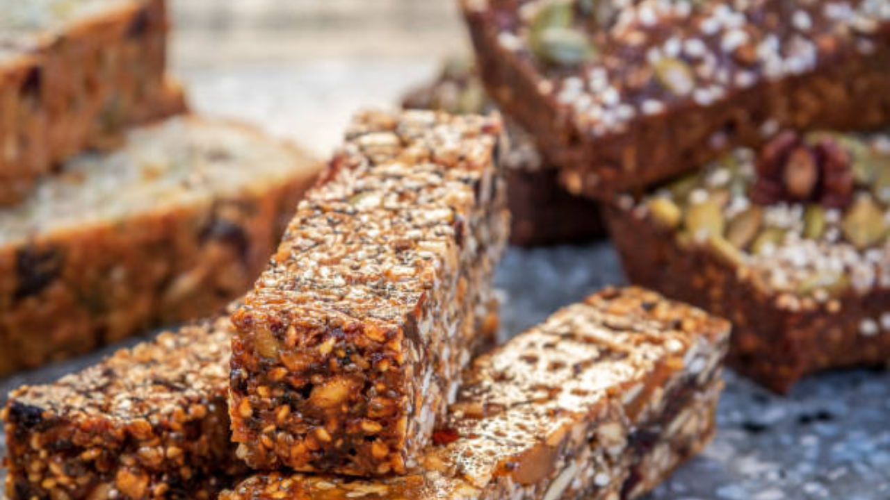 Healthy protein bars you can make at home (3 simple recipes inside)