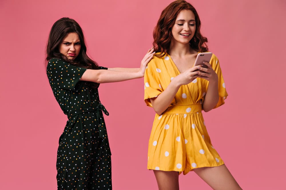 15 social traits that push people away