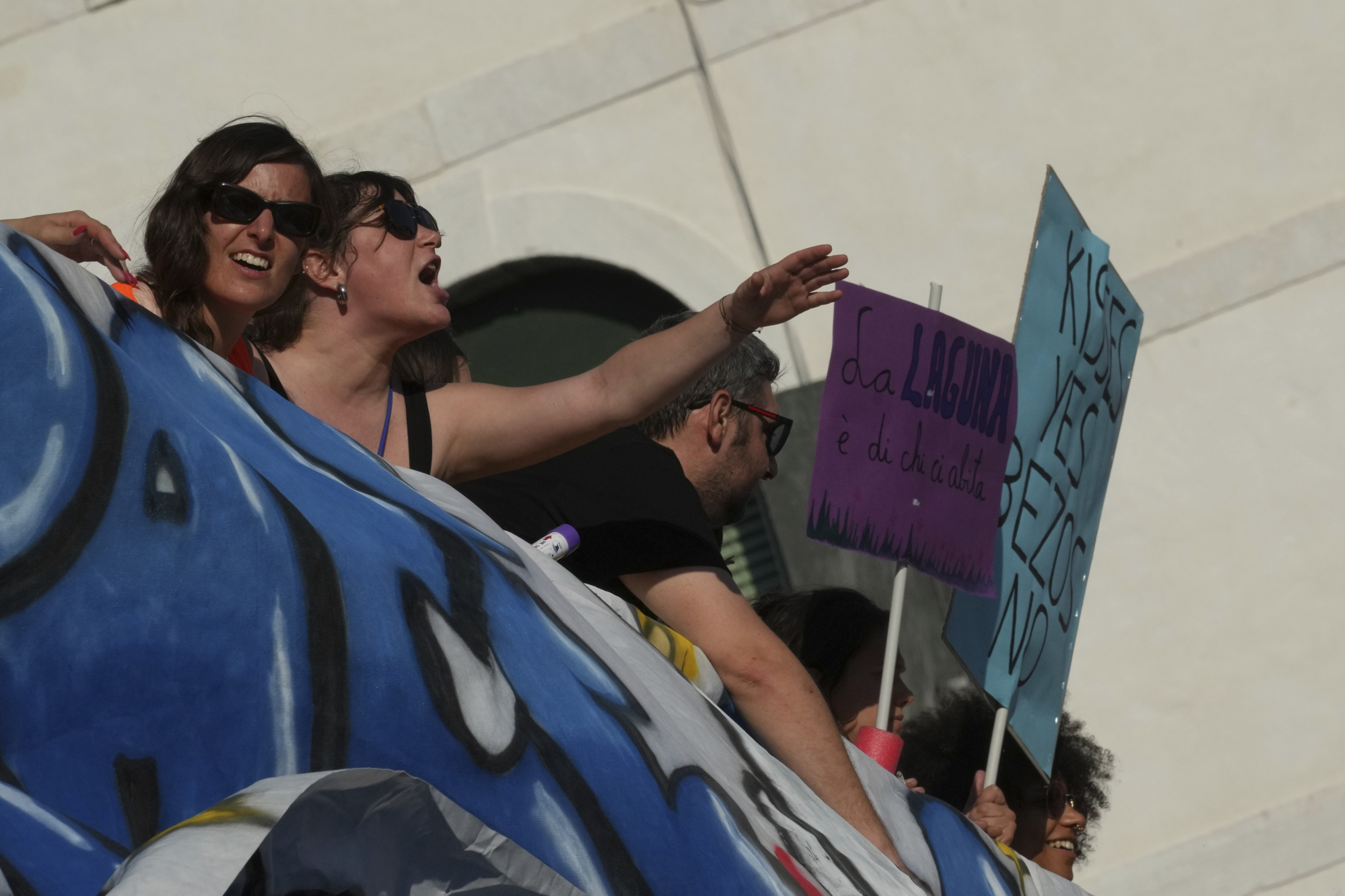 Jeff Bezos' Venice wedding was relatively cheap