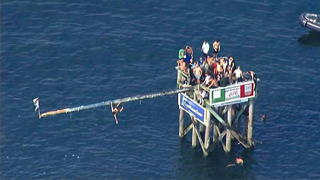 Massachusetts locals take part in world-famous 'greasy pole' contest
