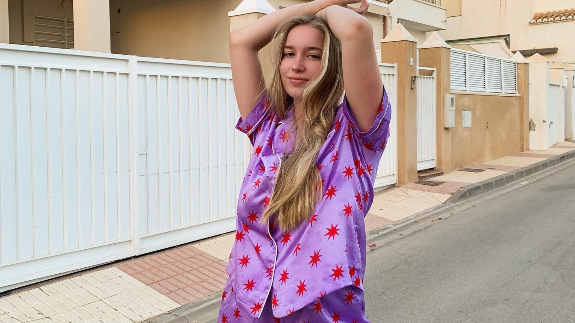 Was wäre, wenn Ihr Pyjama Ihr bester Look wäre? Charlize Theron zeigt, wie.