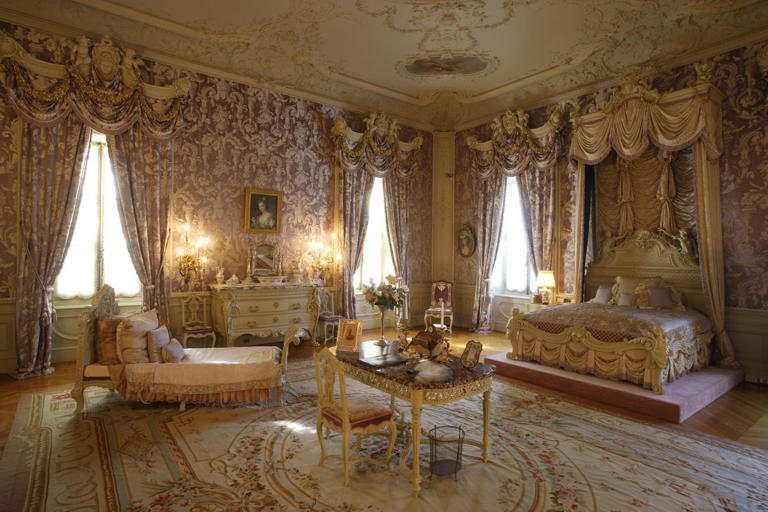 Inside Bertha Russell’s Absurdly Fancy Bedroom in ‘The Gilded Age’