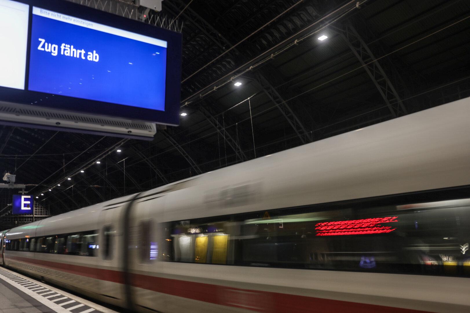 Testfahrt: Zug der Deutschen Bahn fährt mit 405 km/h