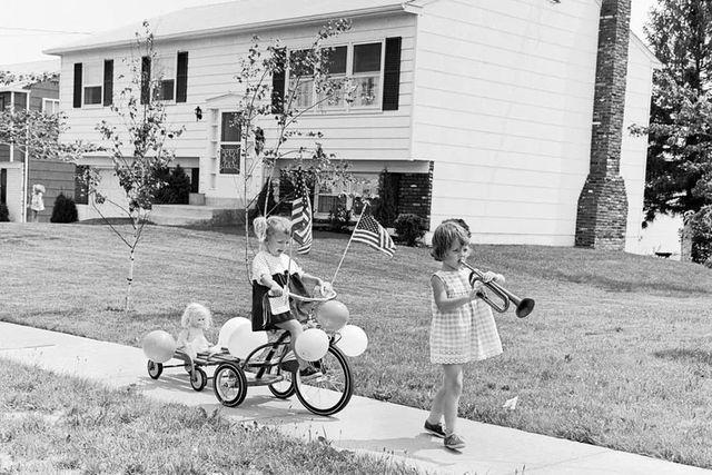 14 Things On Our Editors' Old-Fashioned Summer Bucket List