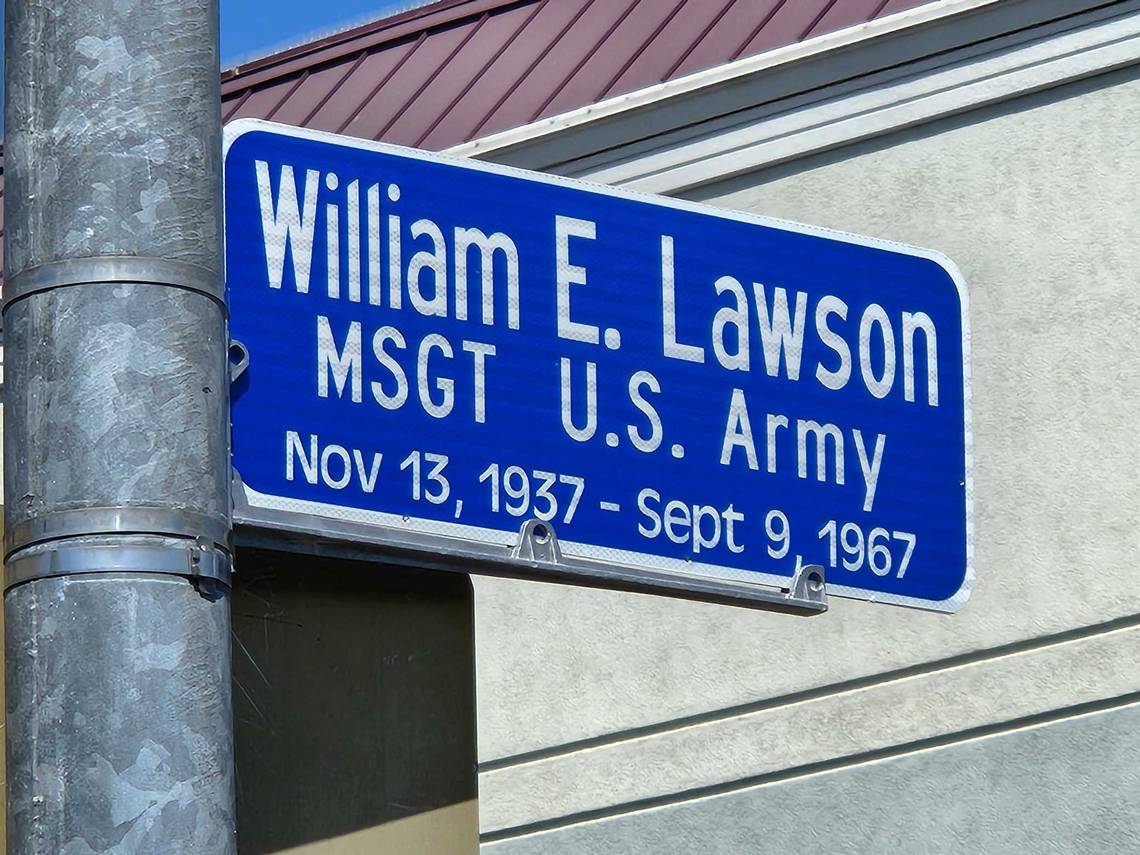 What are those signs on M Street, and how do they honor Merced veterans?