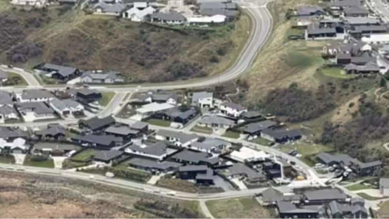 Optical illusion: Can you spot the plane hidden in plain sight?