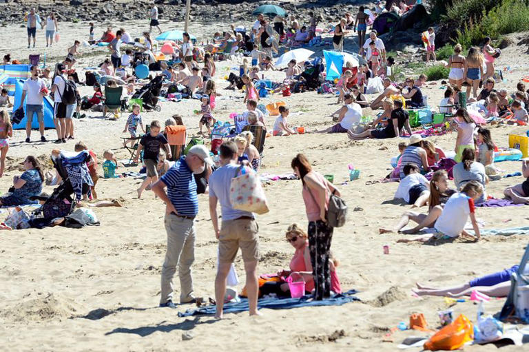 Full list of UK school closures as 40C heat dome bakes Brits in red ...