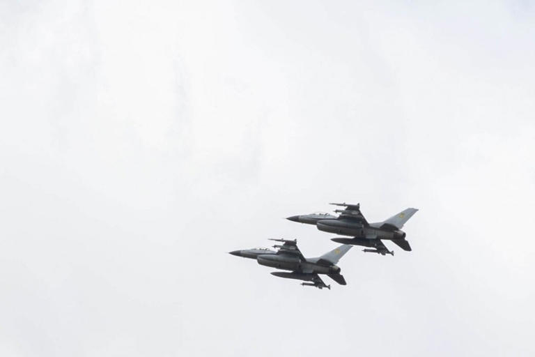 Ukrainian F-16 pilot killed defending against biggest Russian barrage ...