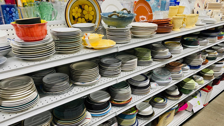 Let Open Shelving Be A Focal Point In Your Kitchen With This Thrifty Tip