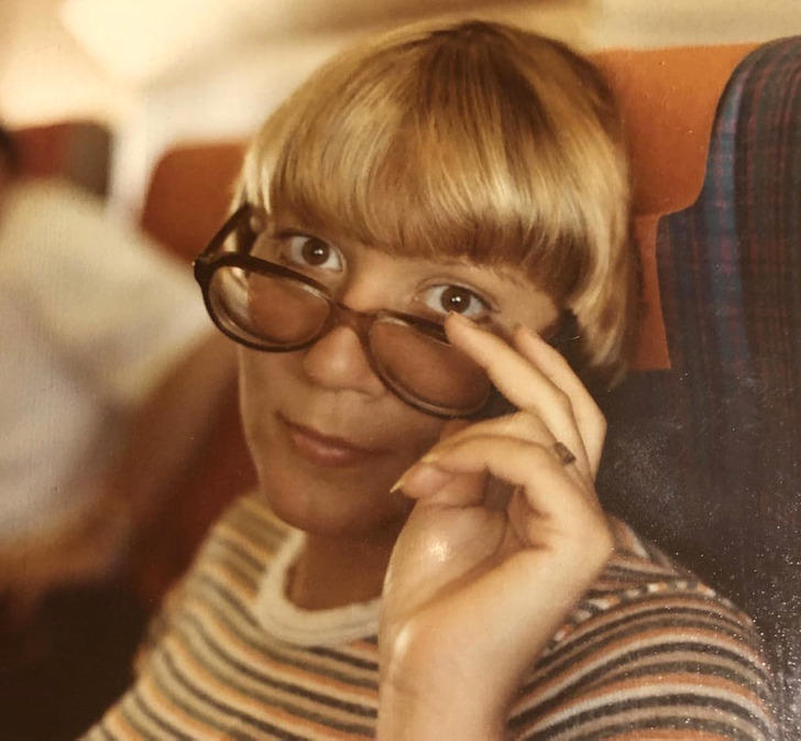 17 Nostalgic Photos of Moms Whose Charm Is Hard to Resist