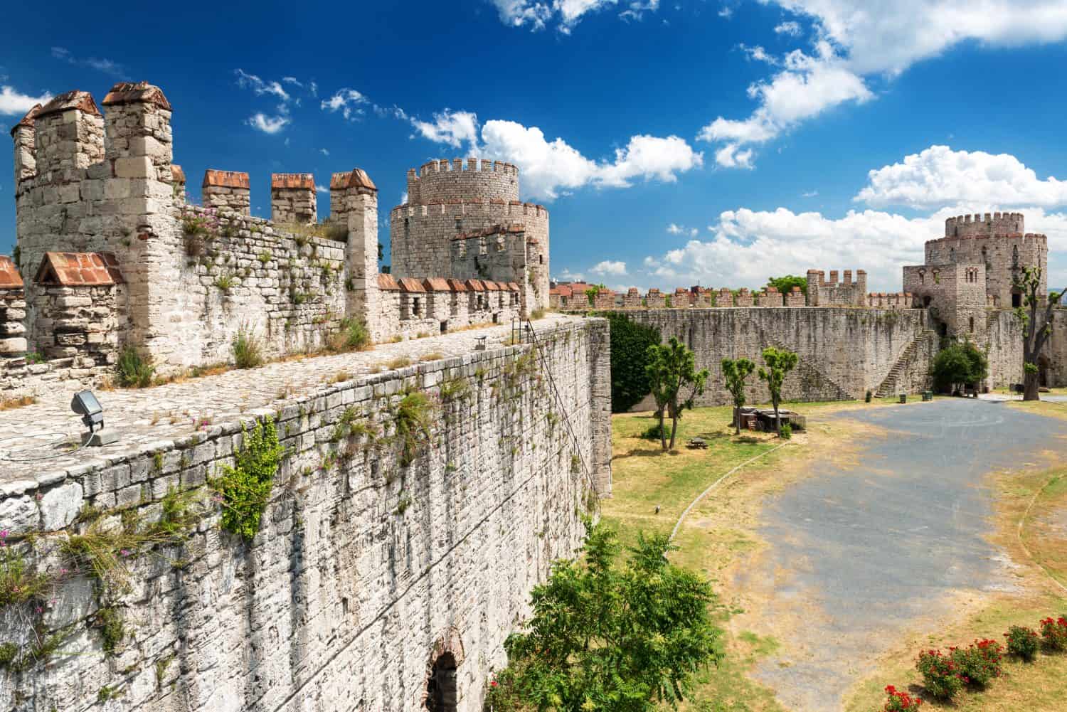 15 Revolutionary Fortification Designs Throughout History