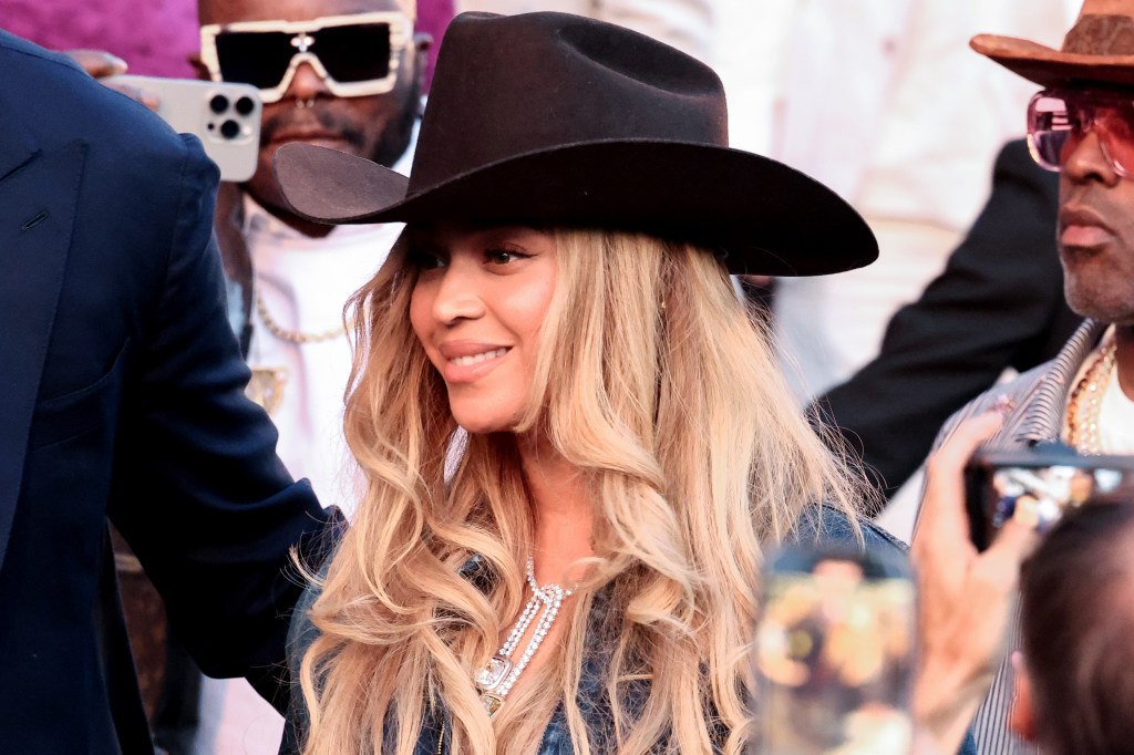 Beyoncé and Jay-Z steal the spotlight at Louis Vuitton’s Paris Fashion ...