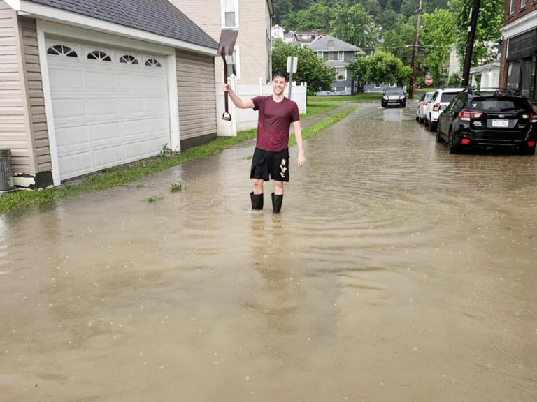 Thousands of motorists stranded for up to eight hours after heavy rains ...