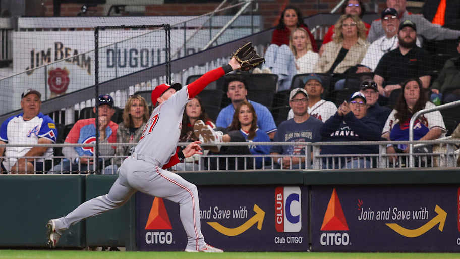 Cincinnati Reds Outfielder to Try to Play Through Torn Labrum Injury