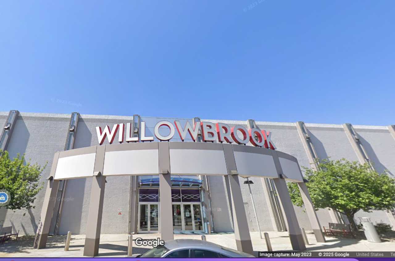 'Everyone Is Running:' Fire Department Activity Shuts Willowbrook Mall (DEVELOPING)