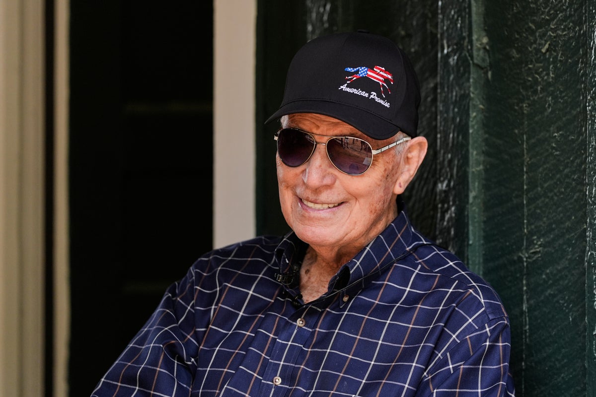 Hall of Fame horse trainer D. Wayne Lukas, a winner of 15 Triple Crown ...