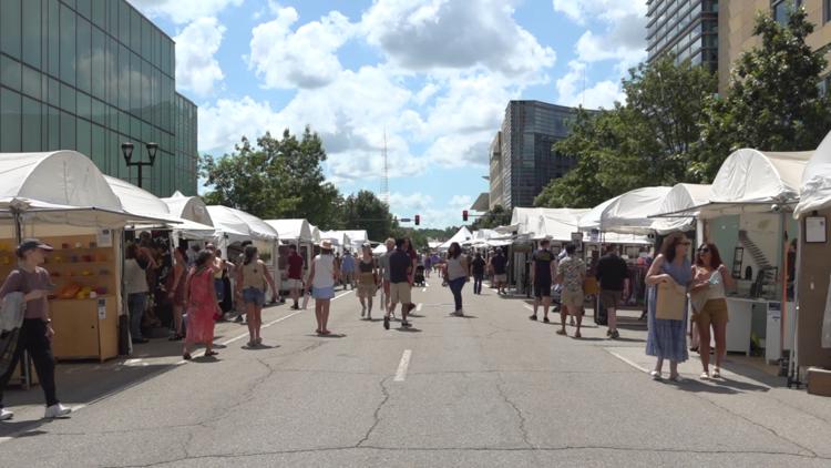 Des Moines Arts Fest draws thousands despite sizzling temperatures