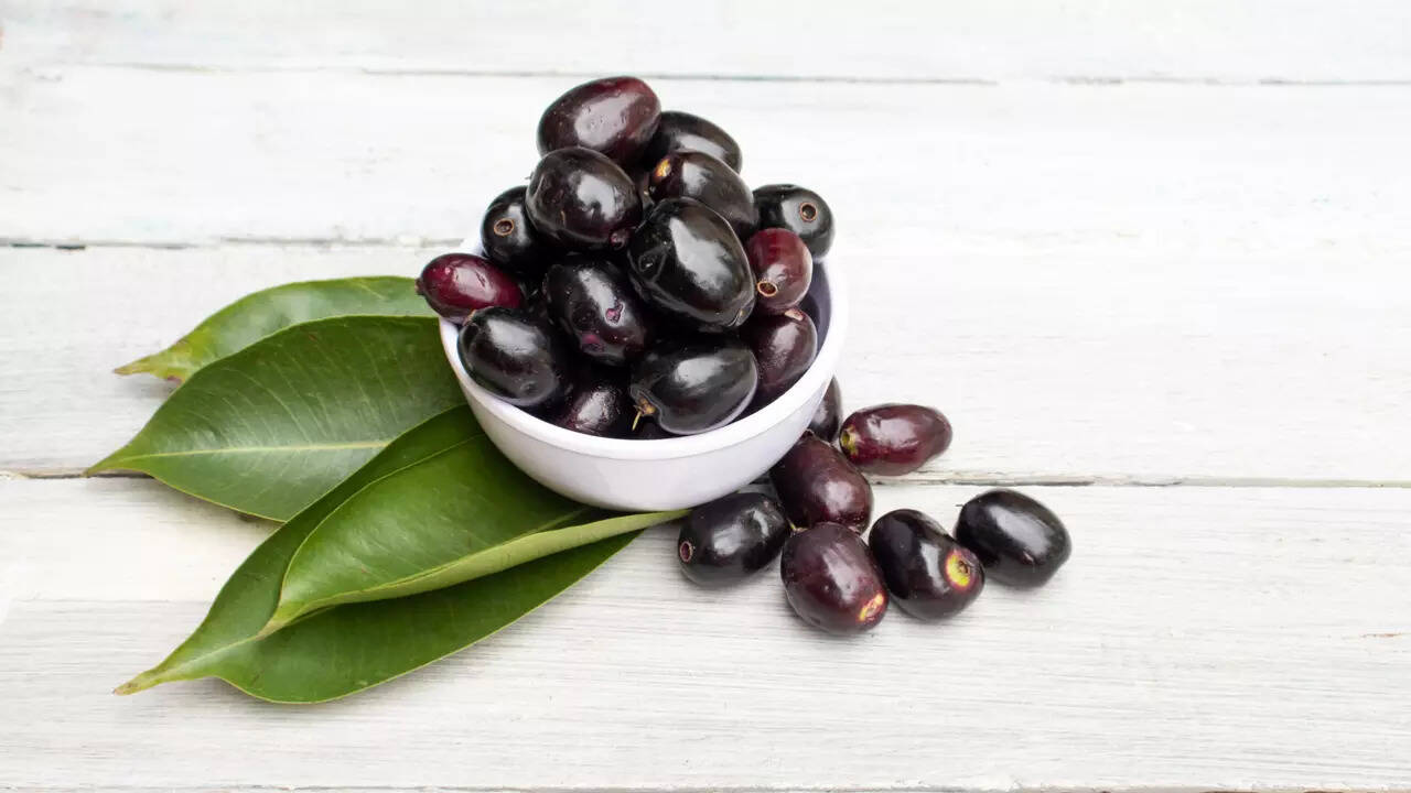 5 nutritional benefits of Jamun and how much to consume daily