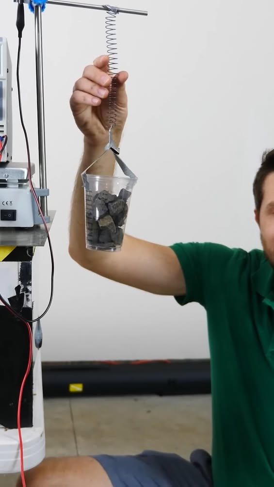 Shape memory alloys can lift rocks 🪨